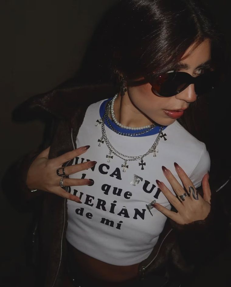 Bombacha a la vista y pantis rotas: Cami Mayan y un look osado para ver ...