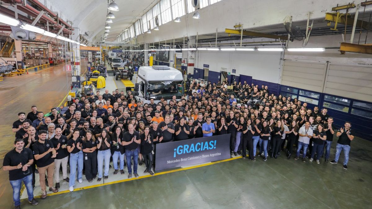 Mercedes-Benz Camiones y Buses celebra su cuarto aniversario y traslada ...