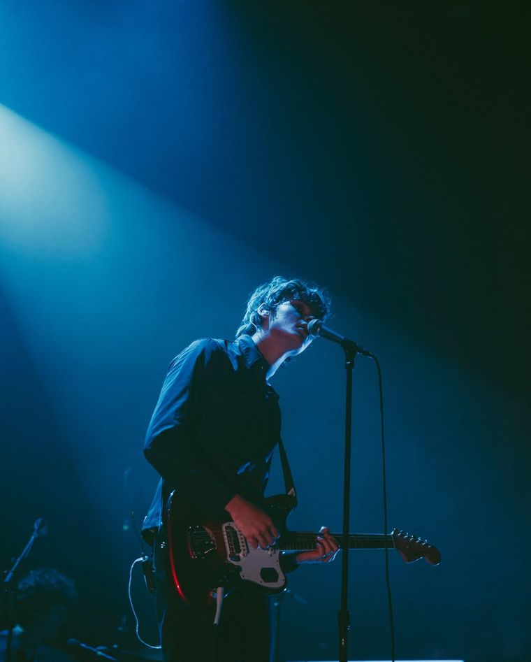 El hijo de Chris Martin da un salto a la música con un toque indie único