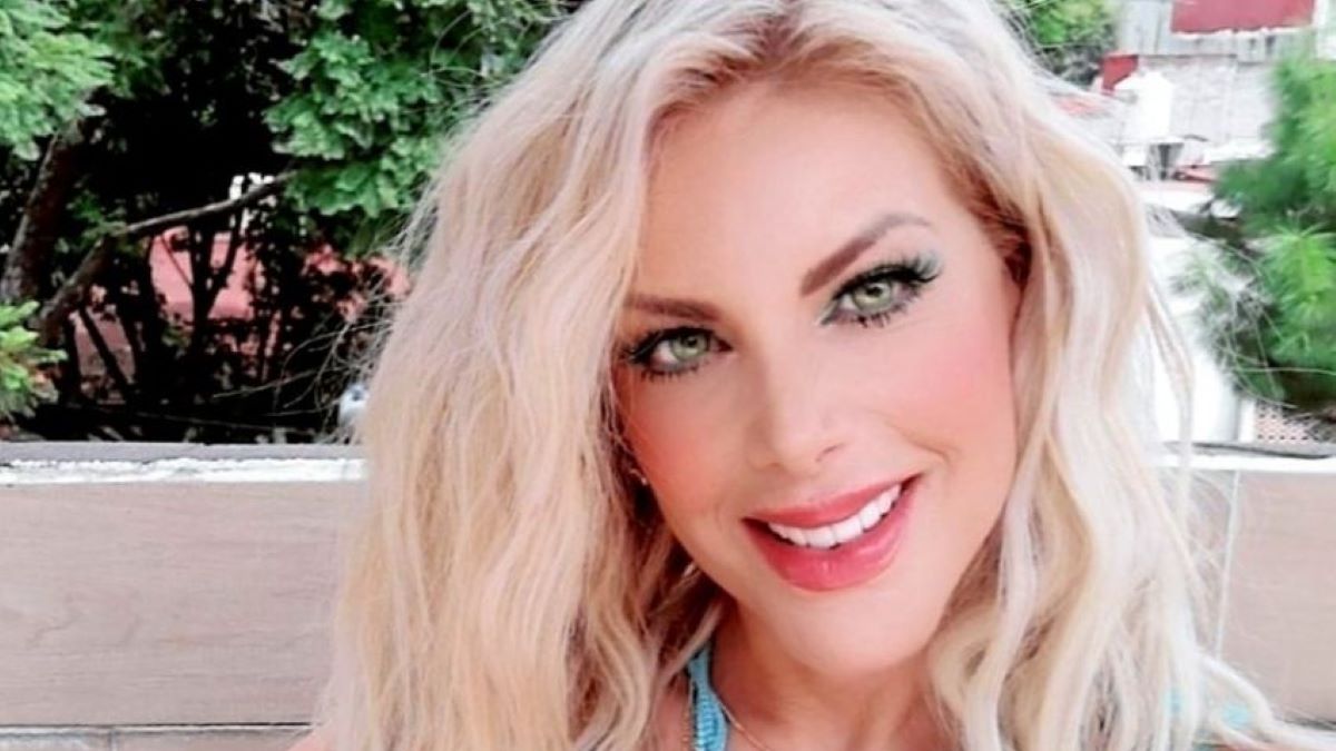 Desde la playa, así de hermosa luce Lorena Herrera a sus 56 años