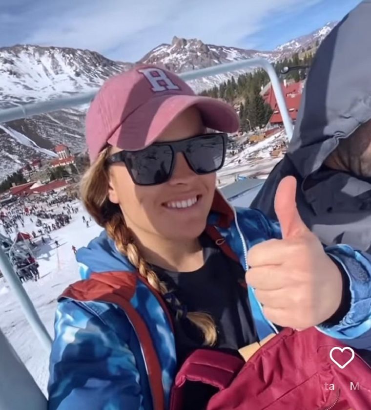 Fue a esquiar a Las Leñas, encontró dos caballos y lo que hizo se viralizó