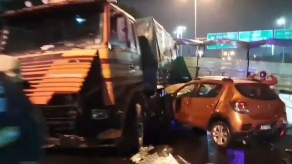 Un Fuerte Choque Entre Un Camión Y Dos Autos Se Produjo Sobre La