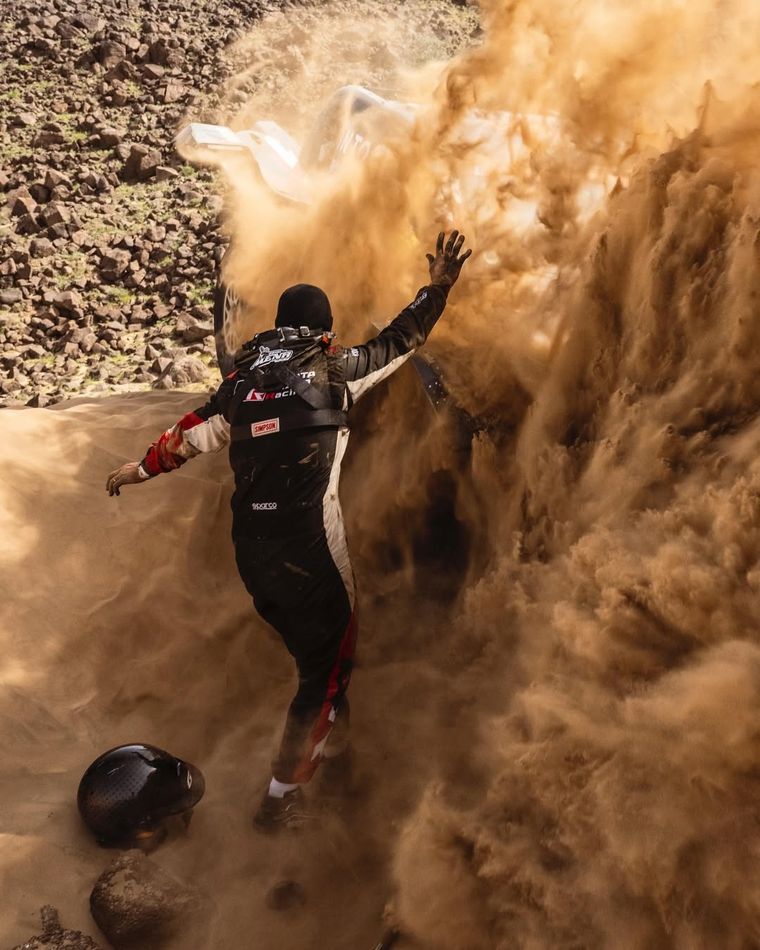 Dakar extremo: quedaron atrapados en la arena y las imágenes son ...