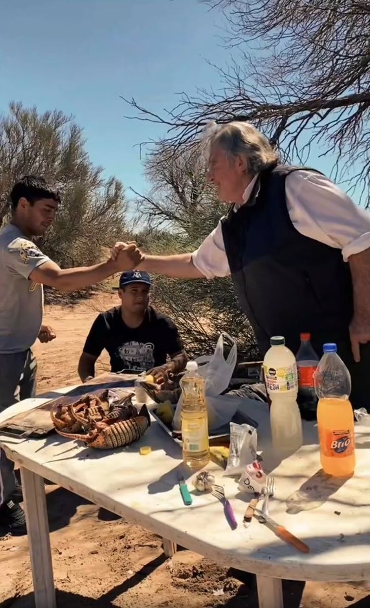 José Luís Ramón fue repudiado por aparecer en un video con animales ...