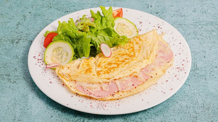 Receta clásica de omelette de jamón y queso con truco para que quede ...