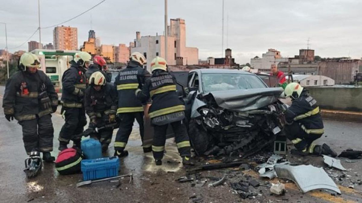 Tres heridos graves tras un choque frontal sobre el puente Nicolás ...