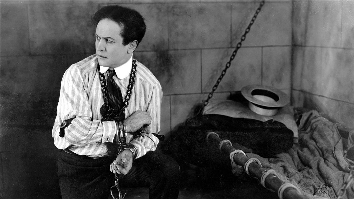 Así luce por dentro la mansión embrujada de Houdini en Los Angeles