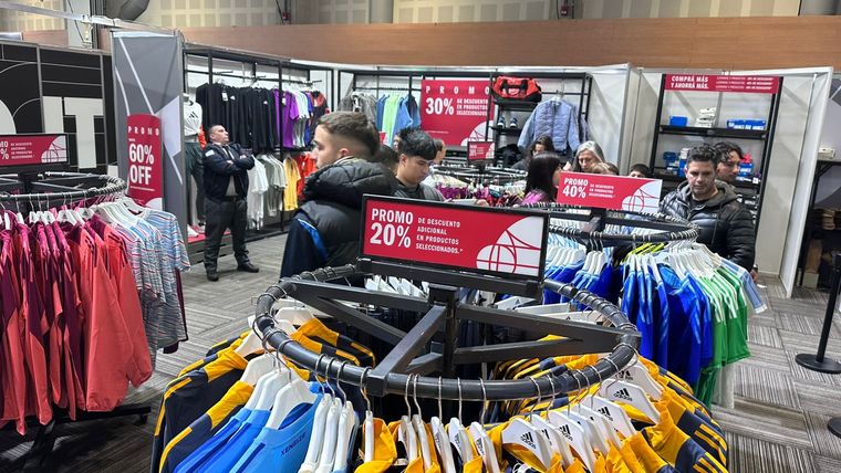 Emily garcia 365chula leaked knocked on the door and bam,