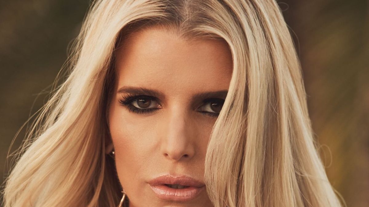 Respira profundo antes de ver como luce Jessica Simpson a sus 43 años