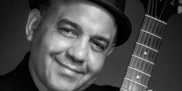 Murió el músico Juan Carlos Formell tras descompensarse en pleno show