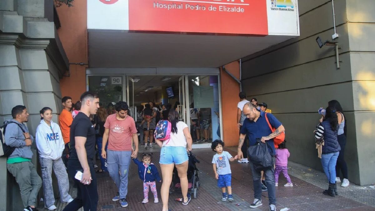 Una empleada de un hospital le pidió a una mujer que no fume en la ...