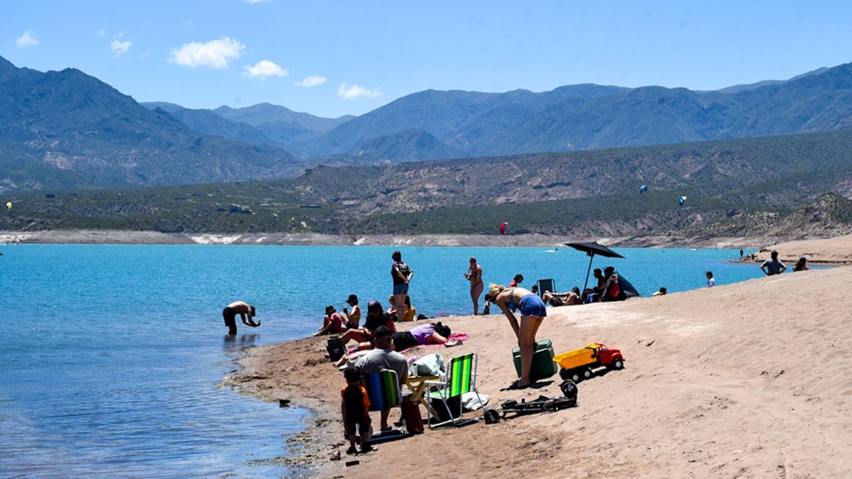 Multas millonarias para quienes se bañen en espejos de agua no autorizados