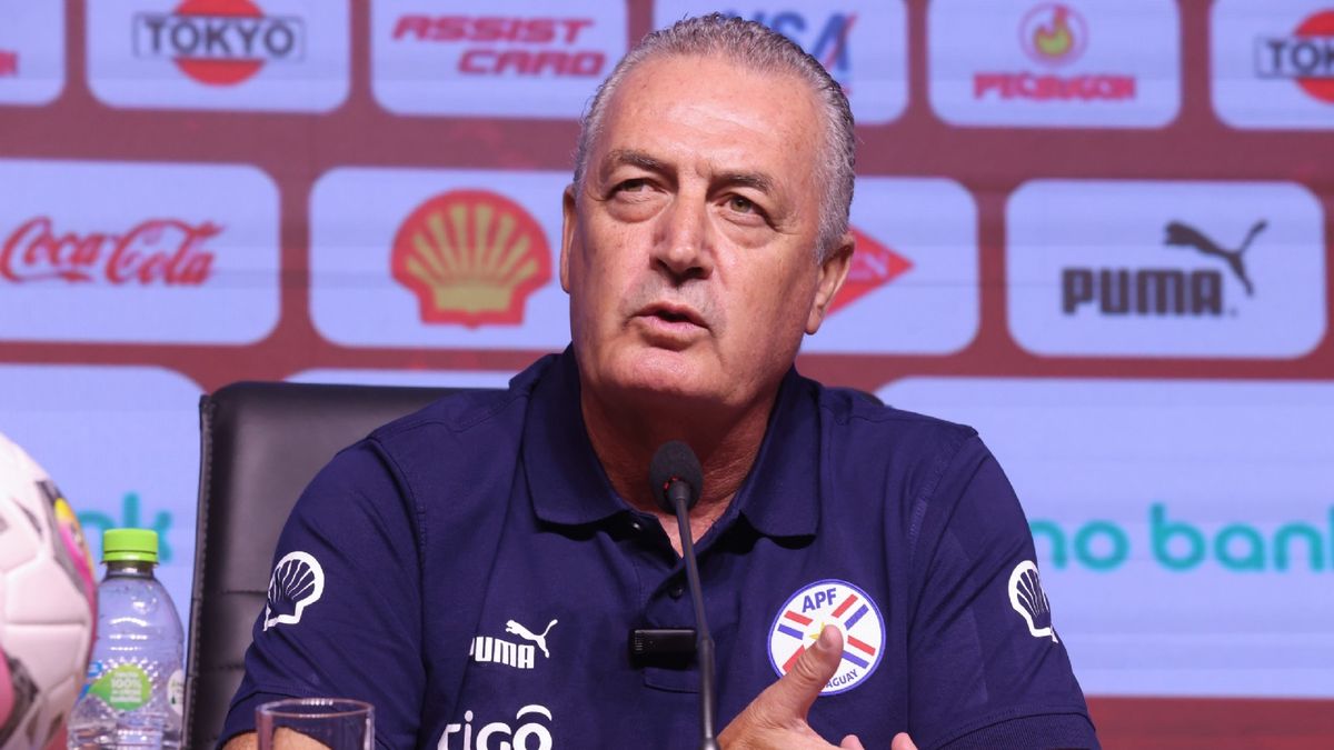 El inesperado gesto viral de Gustavo Alfaro con un fotógrafo en plena ...