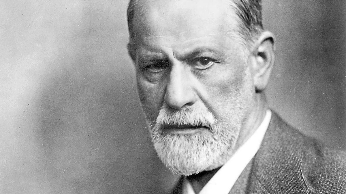 Qué significa la frase de Sigmund Freud: La voz del intelecto es suave ...