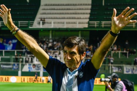 La respuesta de Gustavo Costas a la fuerte queja de Cascini por el ...