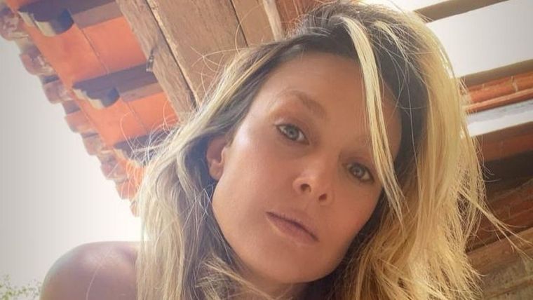 Con una escotada musculosa: Fey volvió a impactar a todos a los 47 años