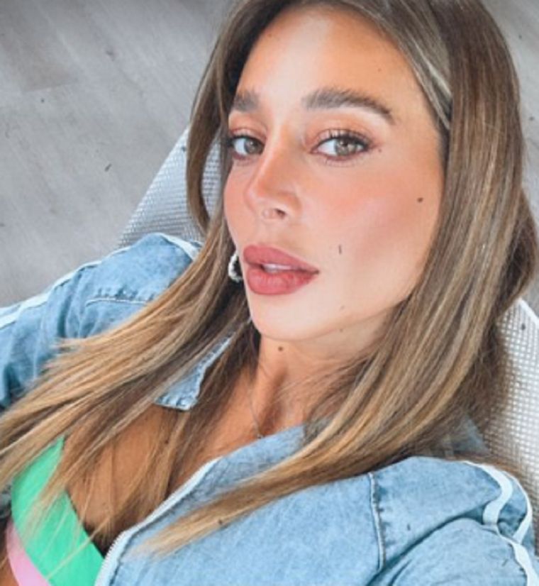 Embarazada, Sol Pérez sigue enamorando con los llamativos looks que elige