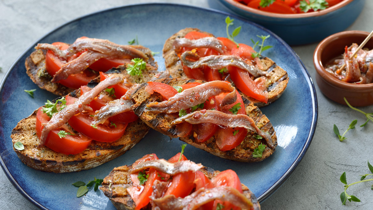 Tosta de anchoas: receta tradicional simple y deliciosa
