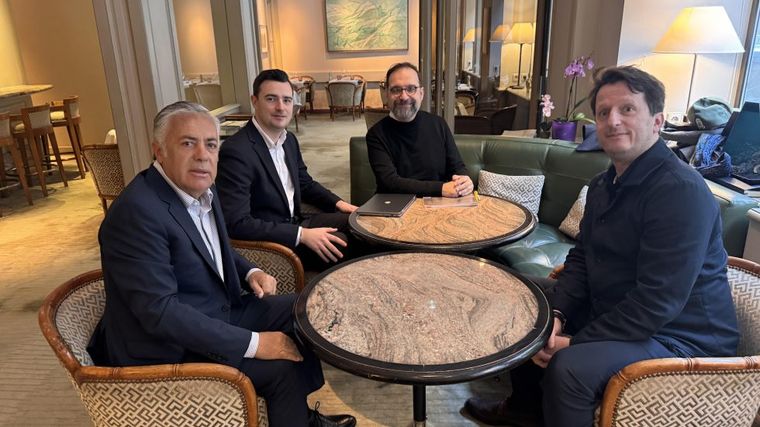 Cornejo llegó al Reino Unido: cómo será agenda del gobernador en Londres