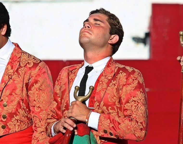 Tragedia en Lisboa: un joven torero murió corneado por un toro en su debut