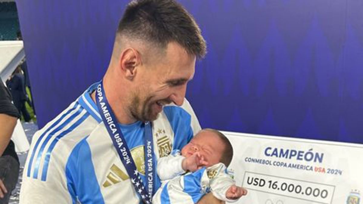 La tierna foto de Messi con un bebé en los festejos de la Copa América ...