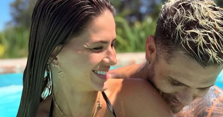 Las nuevas fotos de Mauro Icardi y la China Suárez, a los besos en la pileta, con un provocador ...