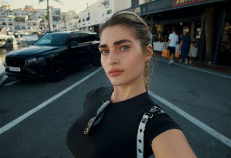 Marta Fort deslumbró en Ibiza con un look particular: miralo en las fotos