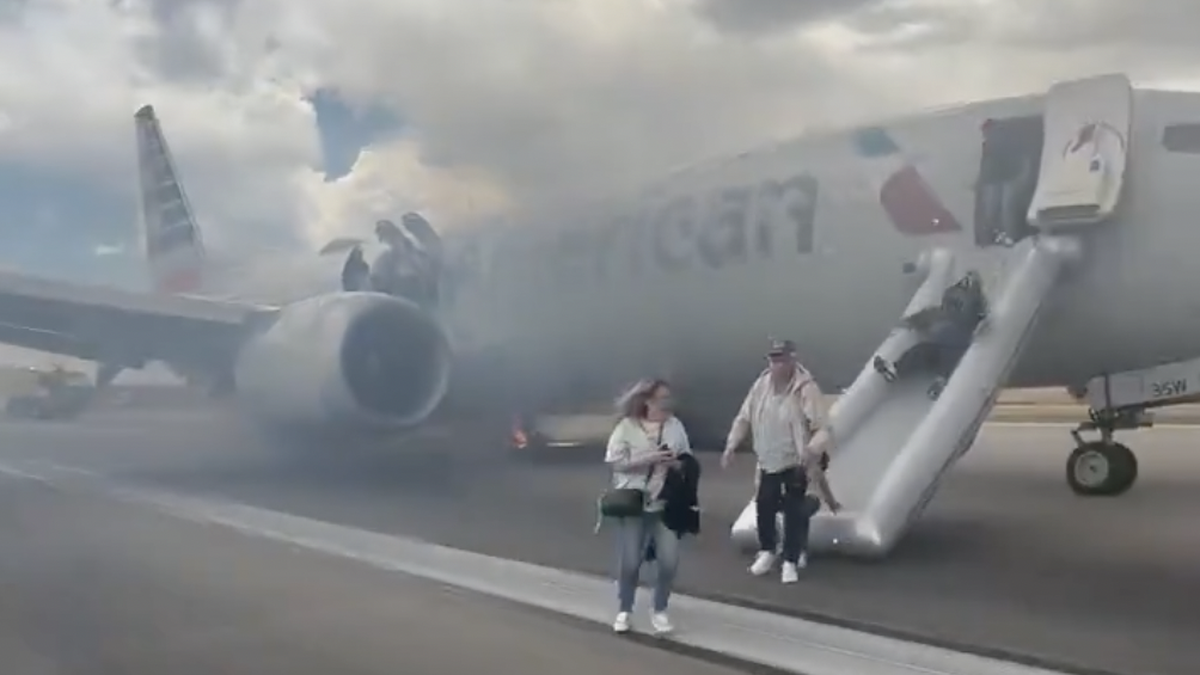 Evacuaron un avión de American Airlines que se incendió por una falla ...