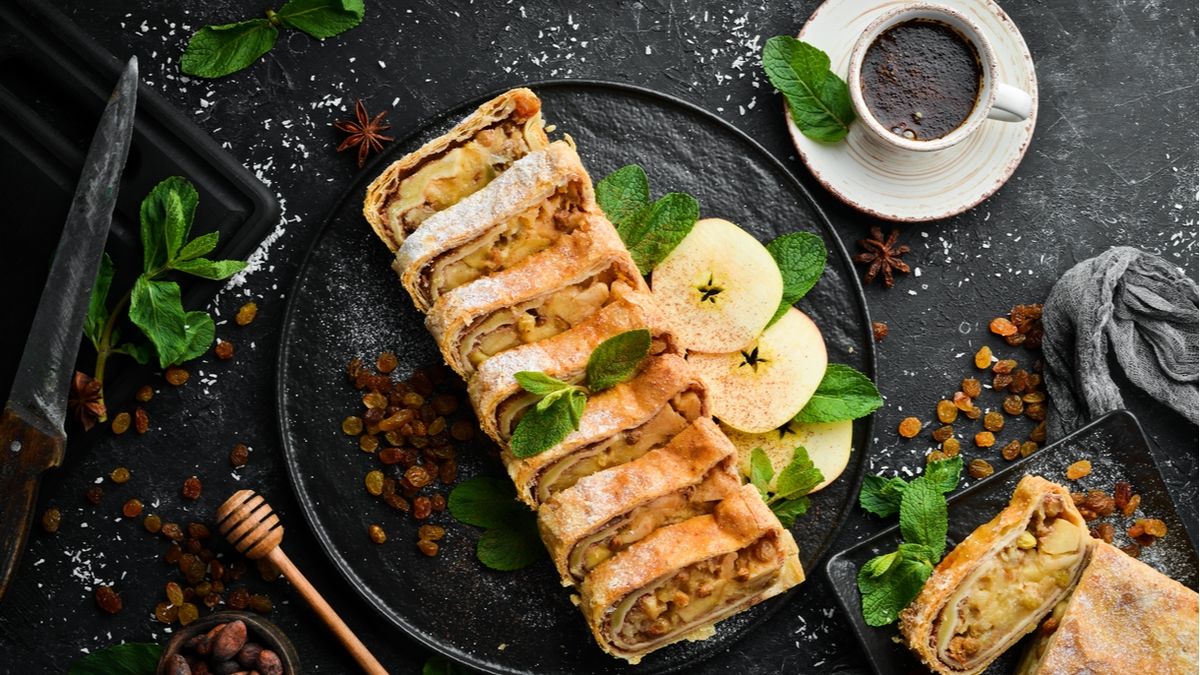 Delicioso strudel de manzanas, un postre clásico en simples pasos