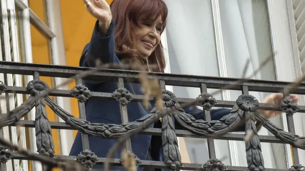 Cambios en la prisión domiciliaria de CFK: la Justicia endurece visitas ...