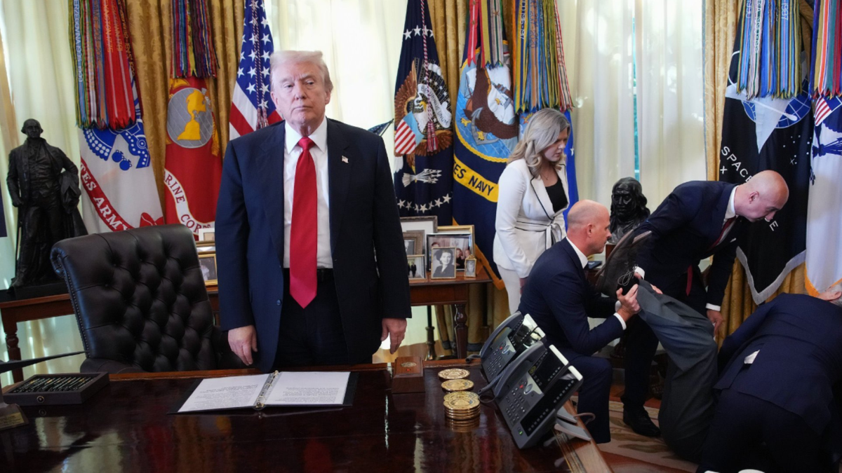 Susto en la Casa Blanca: se desmayó un ejecutivo farmacéutico al lado ...