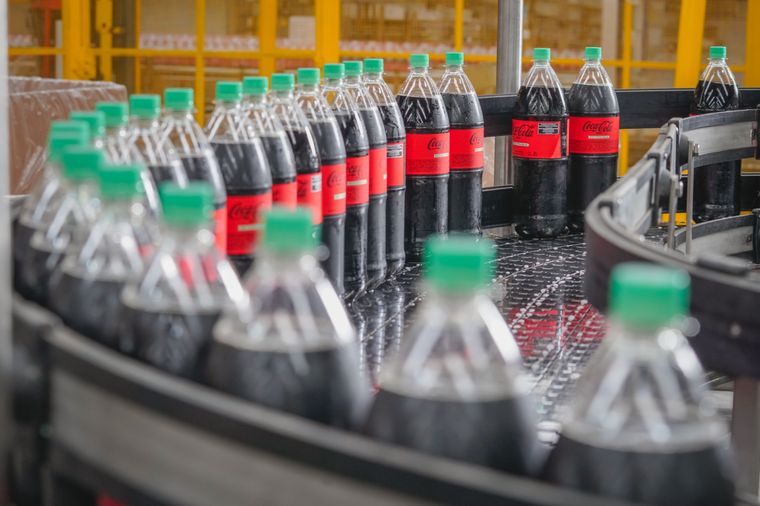 Embotelladora de Coca Cola lanza nueva línea de producción de envases