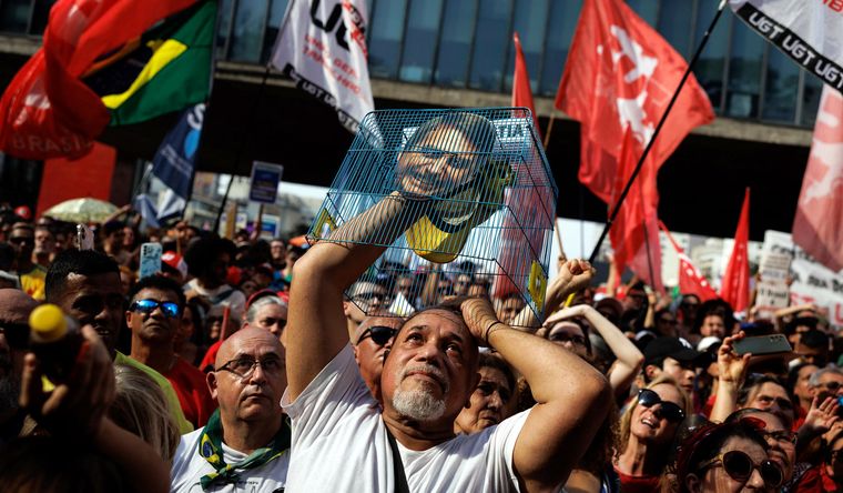 Brasil denuncia a Eduardo Bolsonaro por coacción en el juicio contra ...