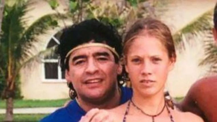 Fuertes imágenes: revelan un video intimo de Diego Maradona con Mavys ...