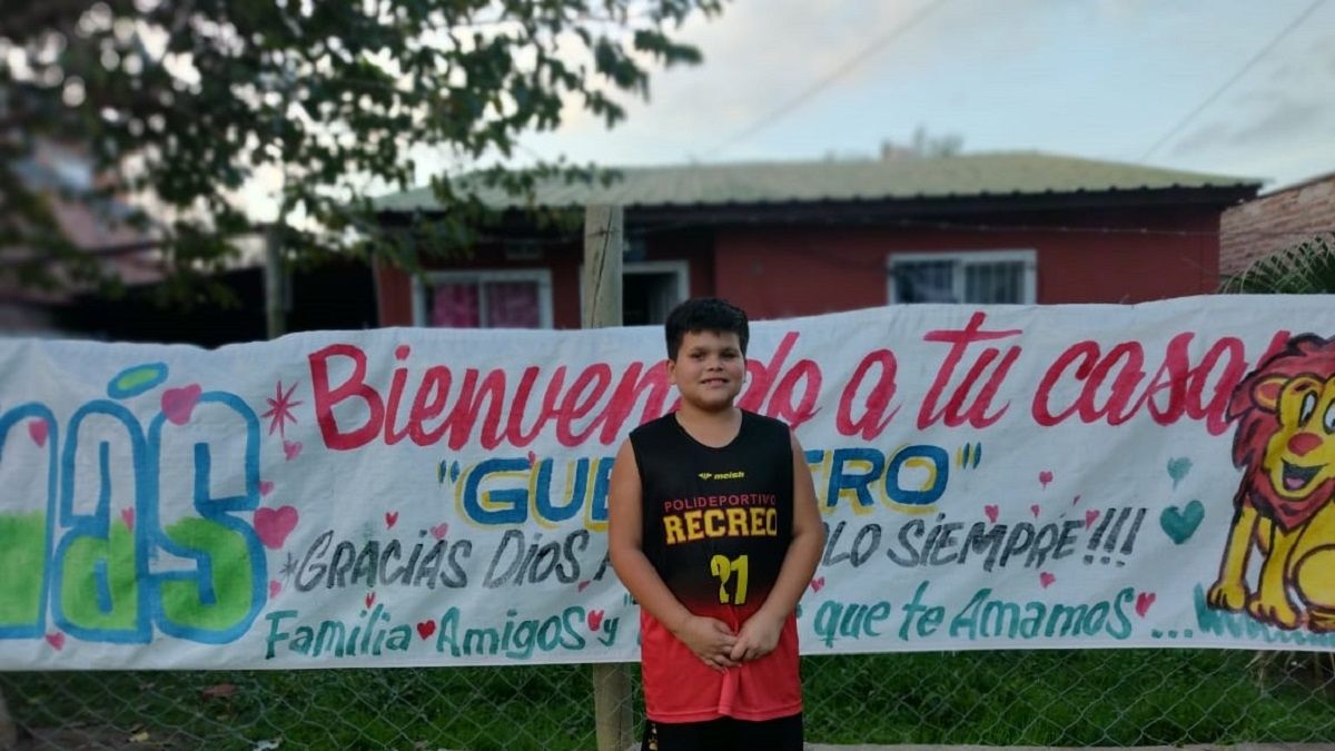 La increíble historia de vida de Jonás, el niño de ocho años que ...