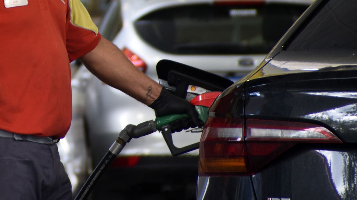 Otro golpe al bolsillo: una petrolera aumentó nuevamente las naftas
