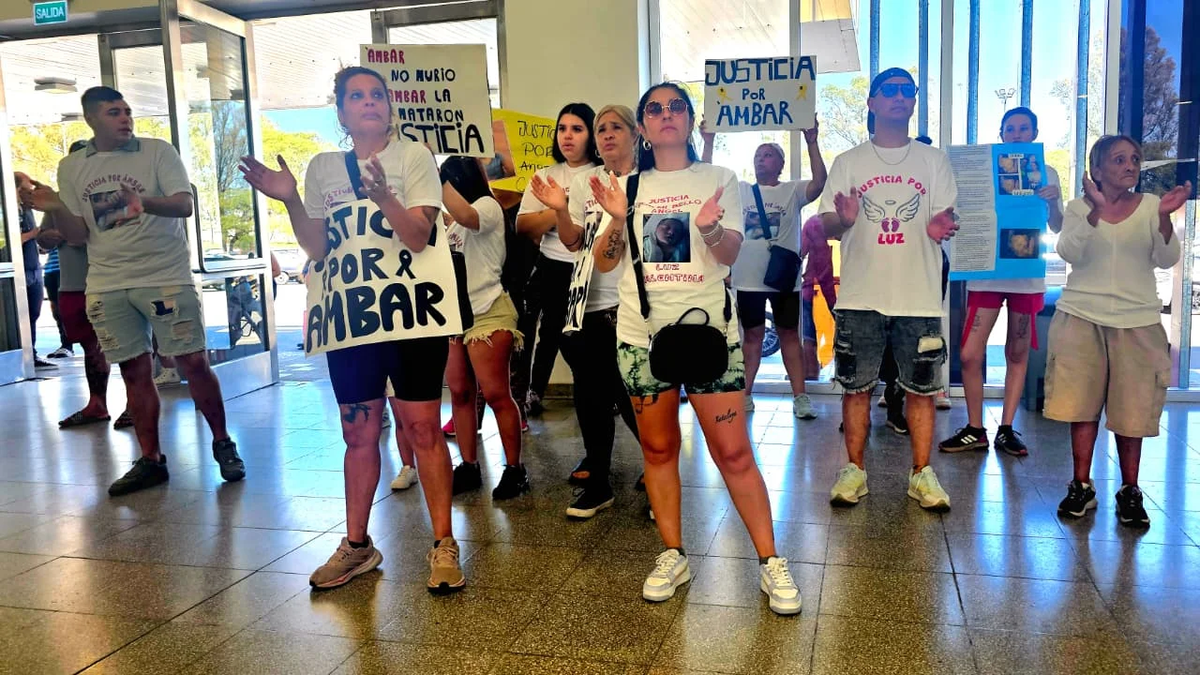 Manifestantes irrumpieron en la Maternidad provincial y denuncian ...