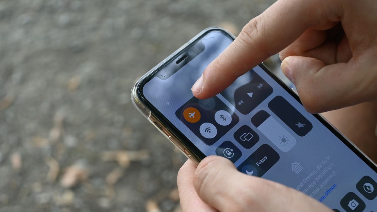Cargar el teléfono en modo avión: para qué sirve y por qué lo recomiendan
