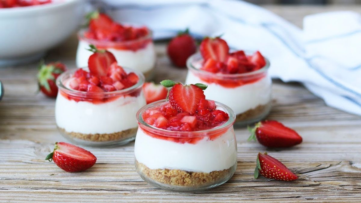 Mini cheesecakes con frutilla: una receta fácil y chic para sorprender