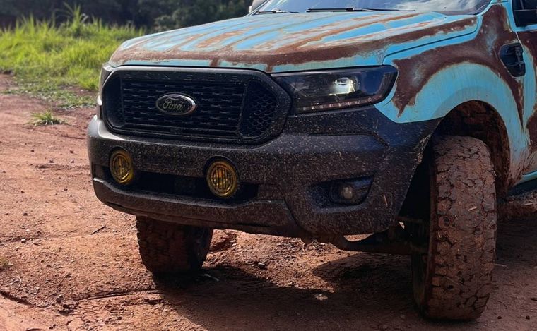 Modificaron una Ford Ranger para que parezca abandonada