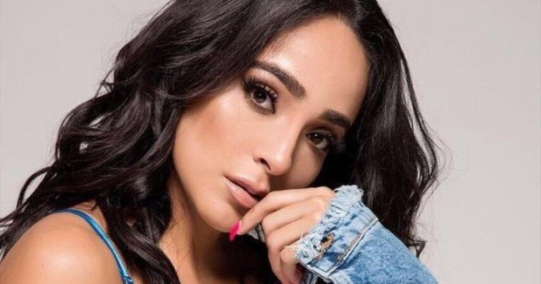 Manely González sacude las redes con un provocador bikini lila