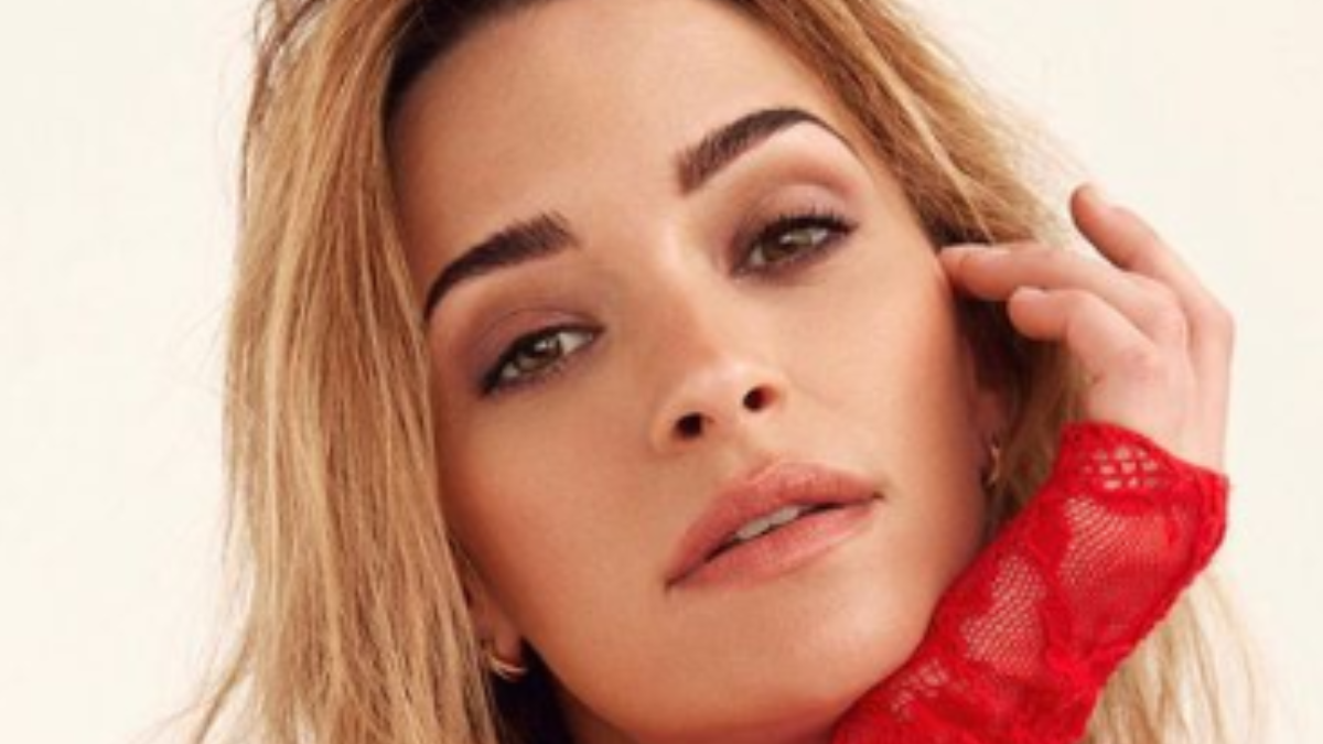 Esta es la increíble familia que formó Brianne Howey, la actriz de ...