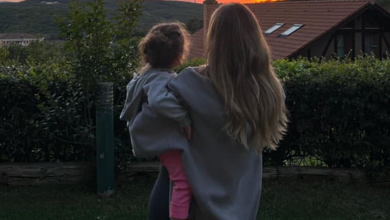 Gamze Erçel enterneció a todos con una postal dedicada a un nuevo e ...