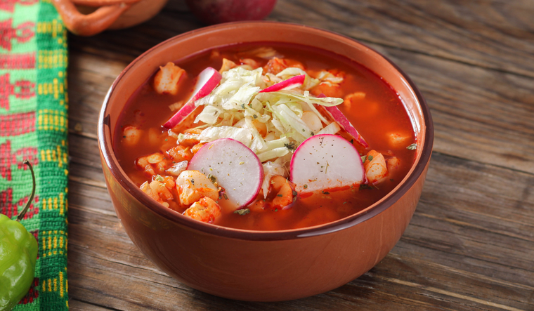 Cómo preparar pozole rojo: una receta auténtica y llena de sabor
