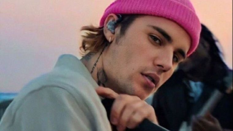 Justin Bieber estrenó un inesperado disco llamado SWAG y soprendió a sus fanáticas