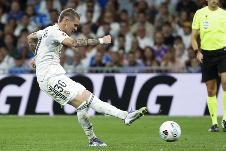 Franco Mastantuono fue titular en triunfo del Real Madrid por 2-1 ante ...