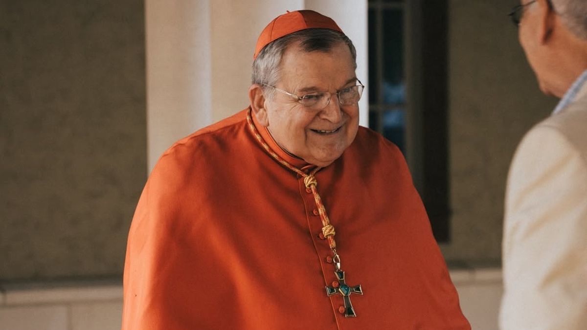 Quién es Raymond Burke, el candidato a Papa más mencionado de América