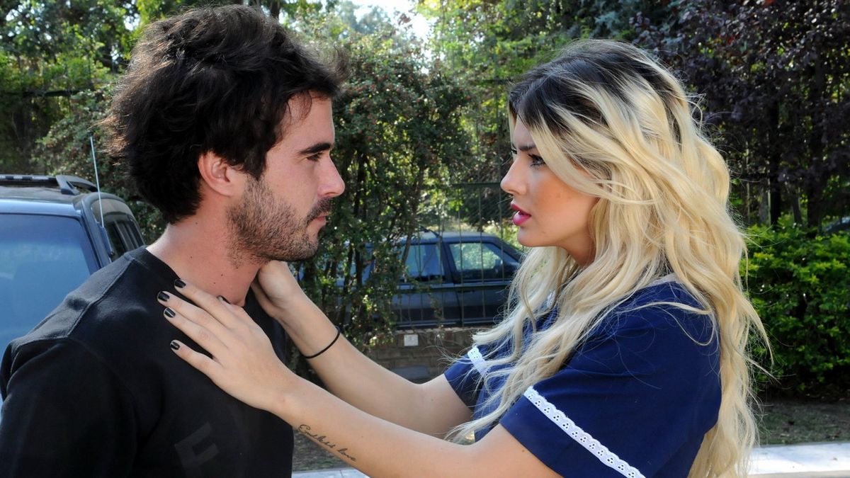 Nicolás Cabré y la China Suárez felices con su beba