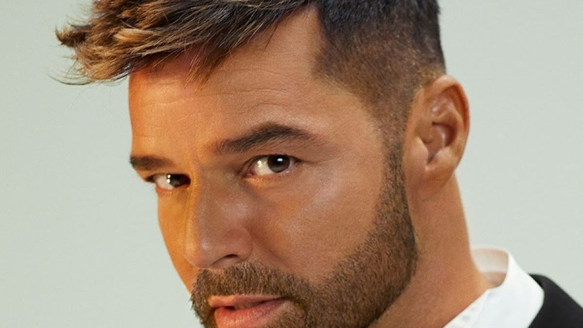 Ricky Martin sube la temperatura con una publicación al sol y sin ropa