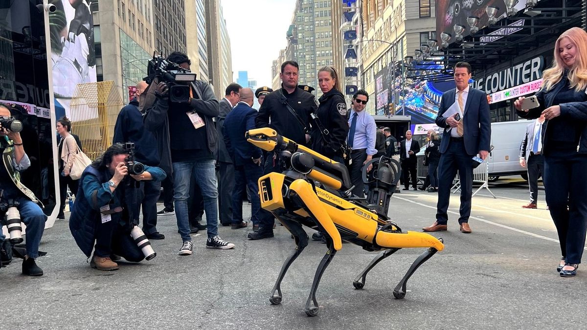 Aterrador Robocop: ¿por qué Nueva York vuelve a usar el perro robot?